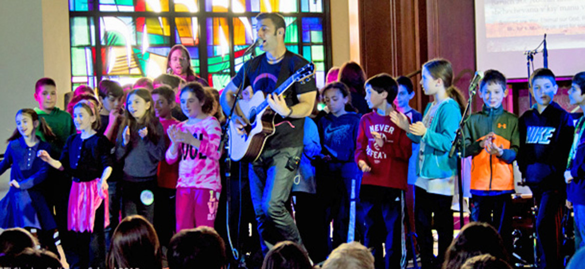 Jewish Pop Star Sheldon Low Lights Up Shabbat at Temple Sharey Tefilo ...