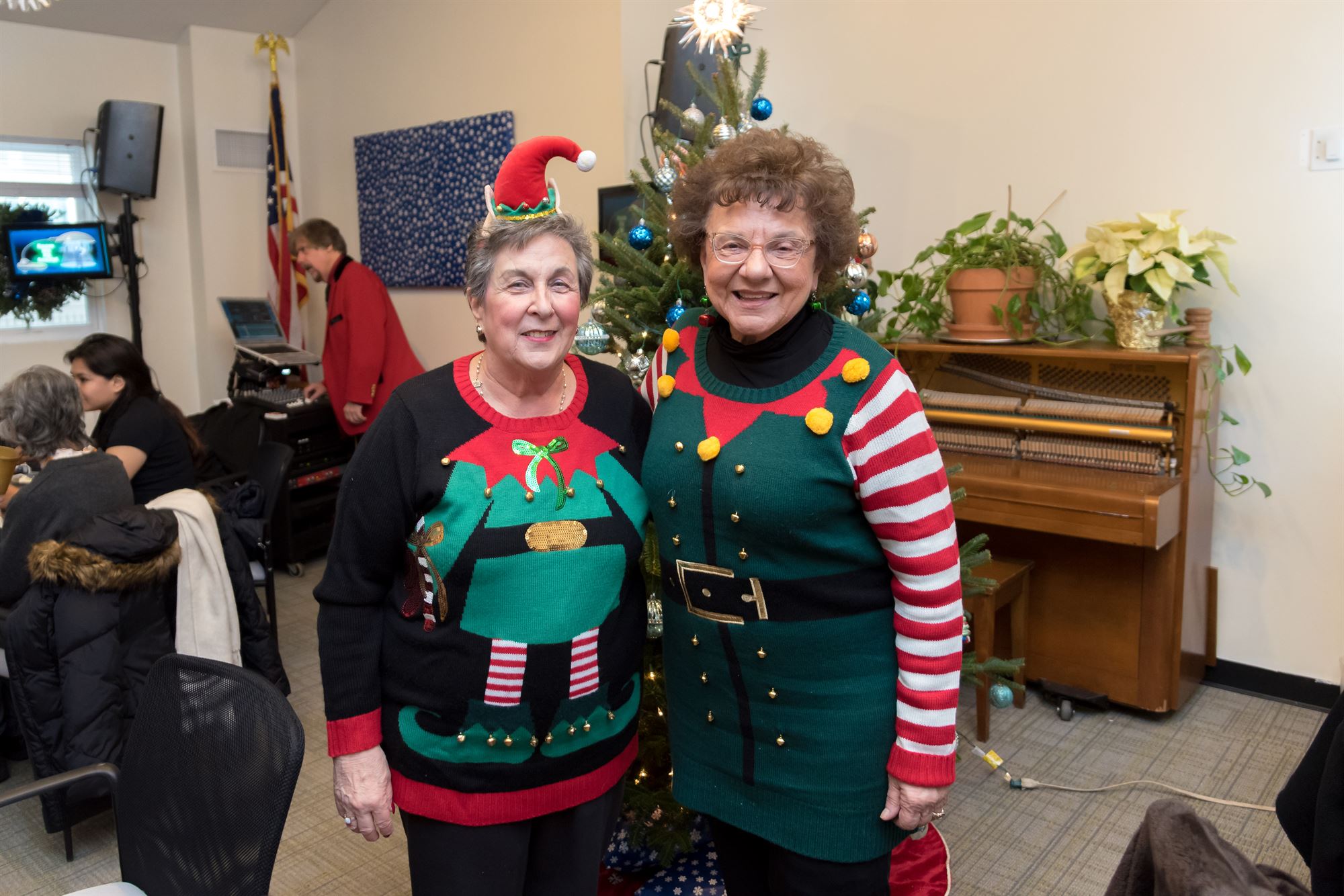 PHOTOS: Park Wood Diner and Karaoke Highlight Maplewood Senior Holiday ...