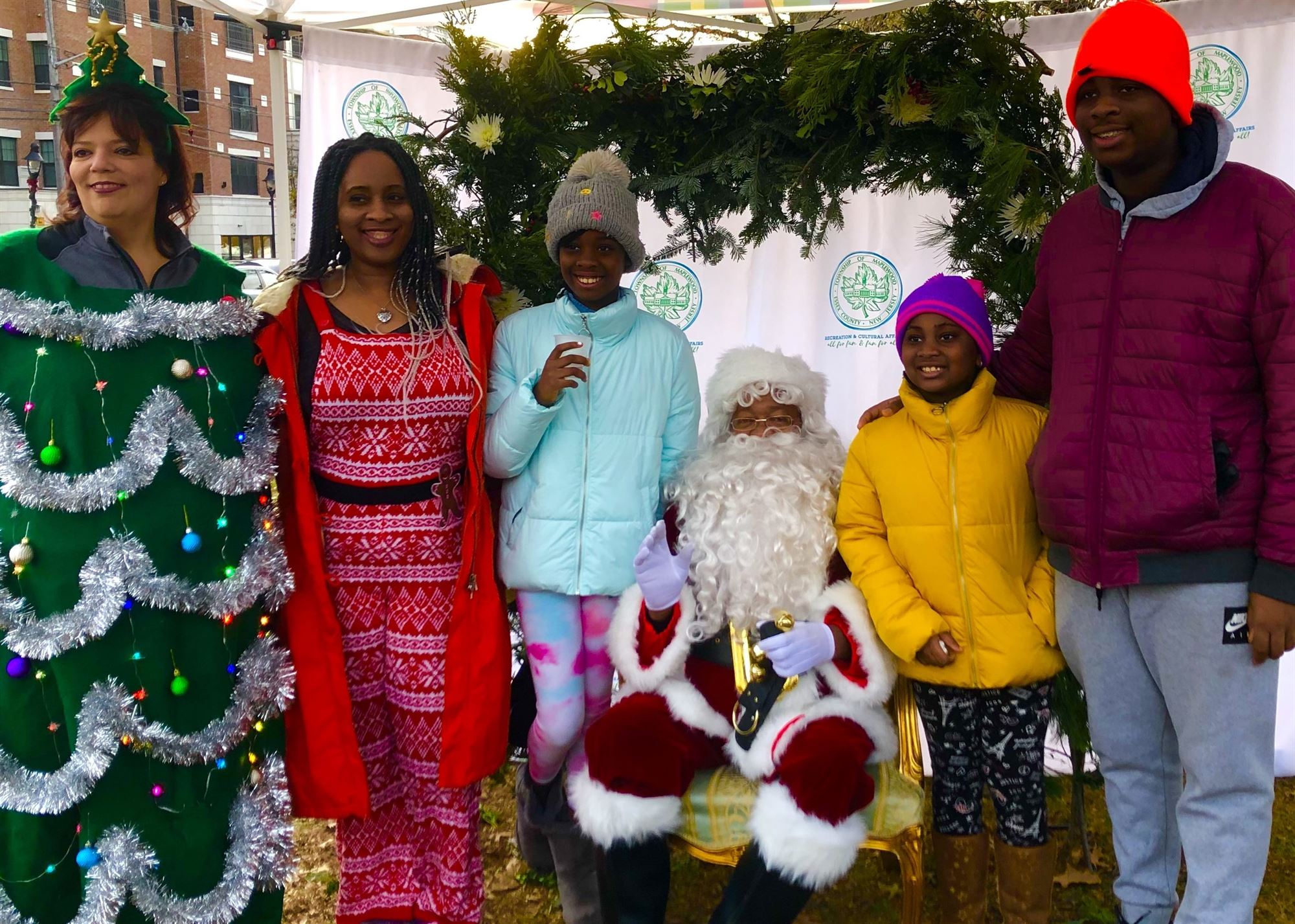 VIDEO, PHOTOS: Springfield Ave Swings into Holiday Season With Santa ...